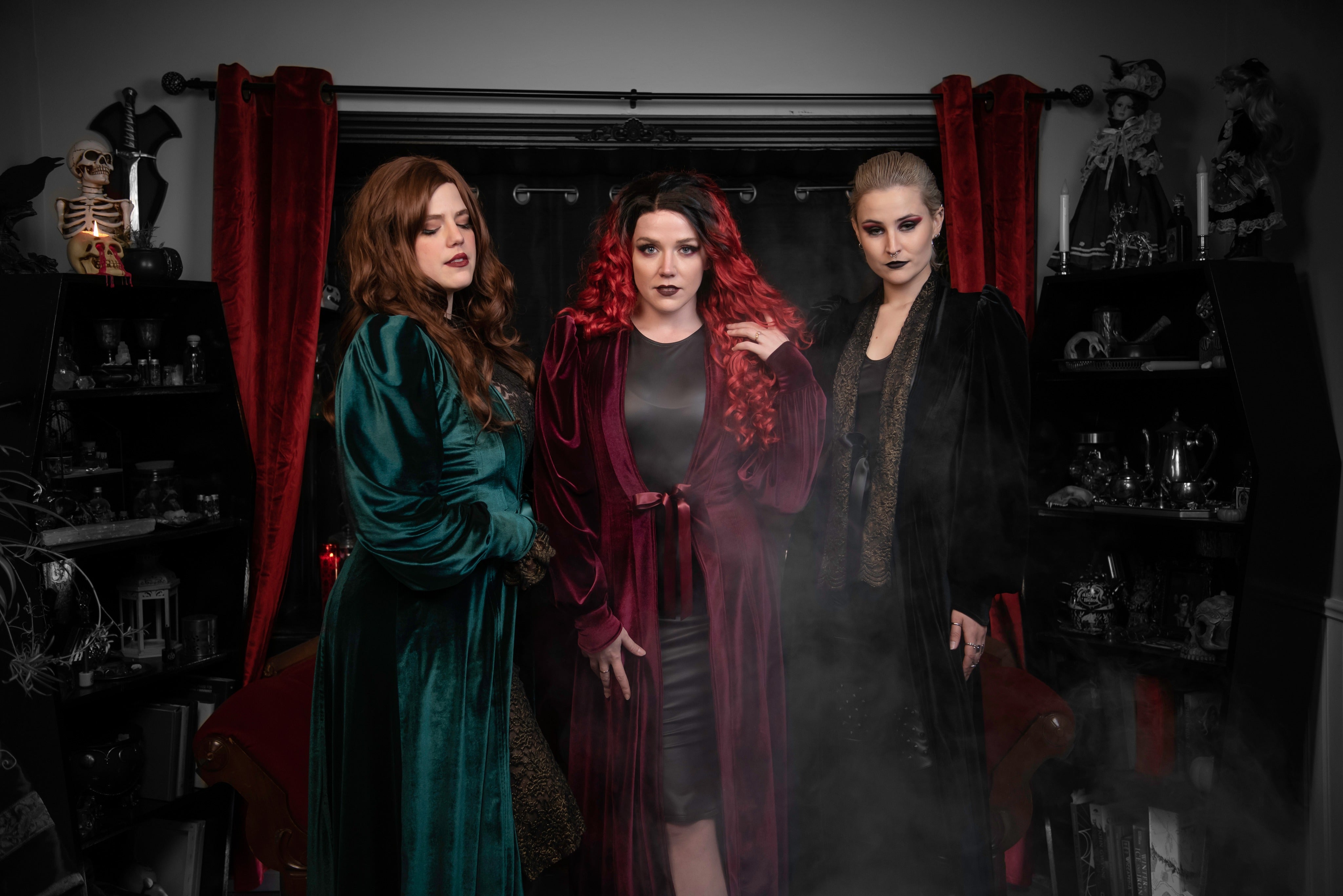 Vampiress – Raven Court Clothing