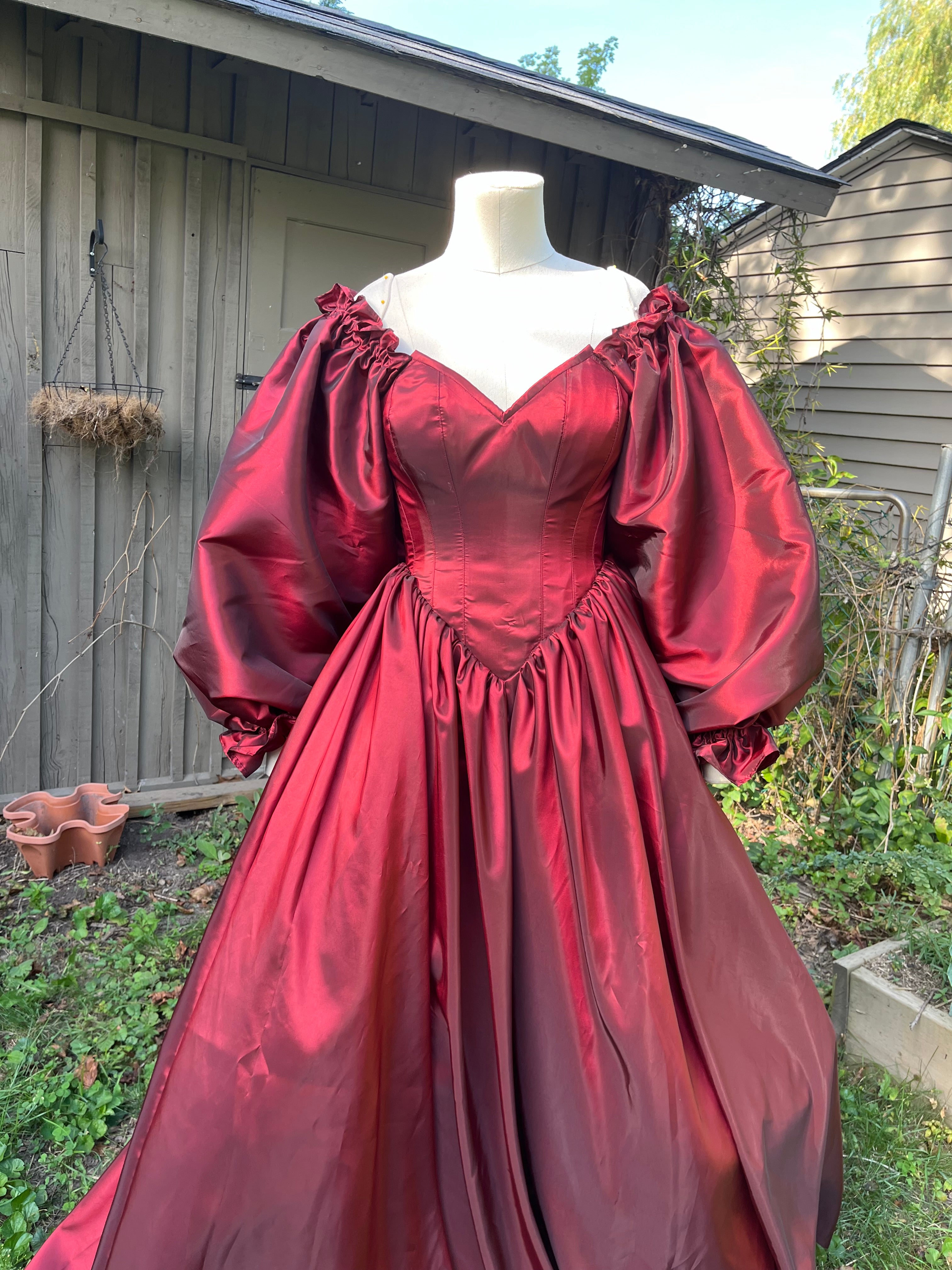 Bathory Gown – Raven Court Clothing